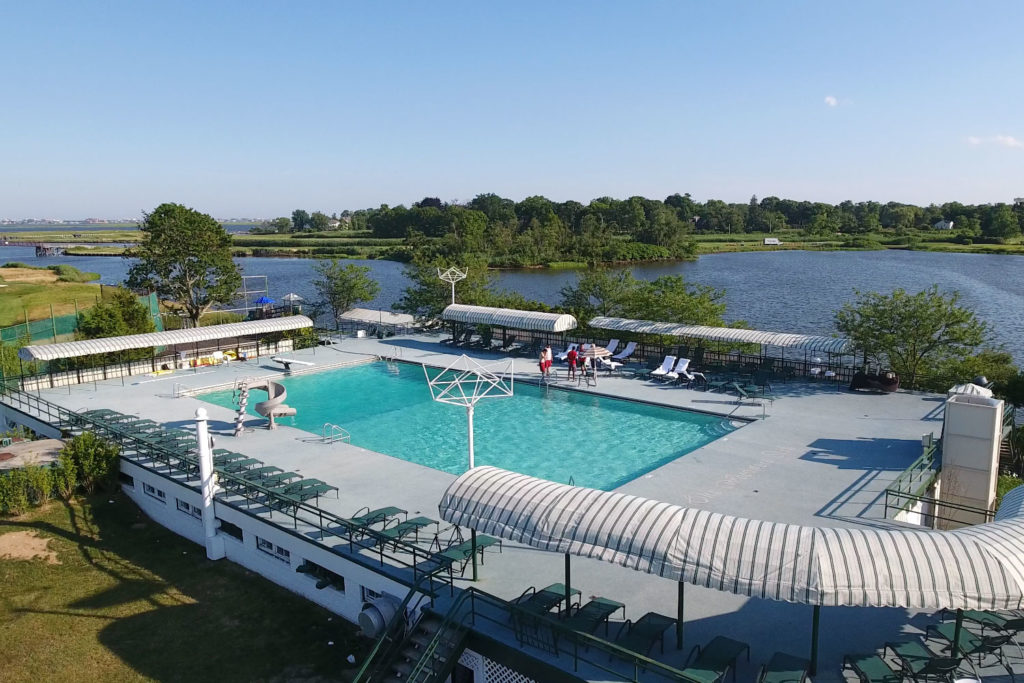 Pool - The Woodmere Club